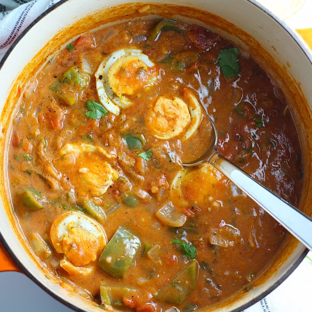 Moqueca de Ovos ~ Brazilian Stew with Eggs - Easy Brazilian Food