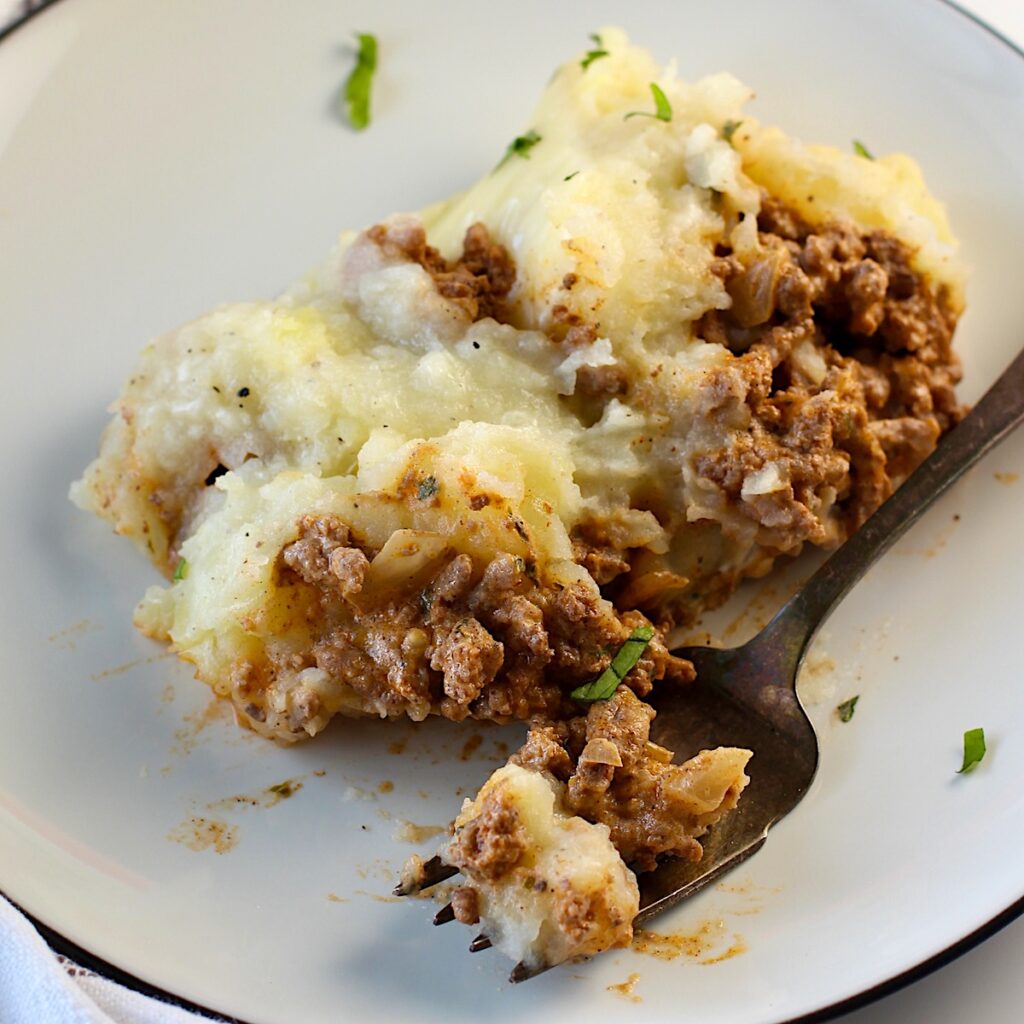 Brazilian Dutch Oven Shepherd's Pie ~ Escondidinho de Carne