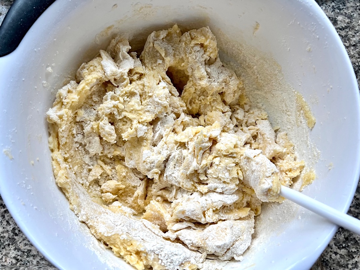 Best Brazilian Cake ~ Bolo de Brigadeiro! - Easy Brazilian Food