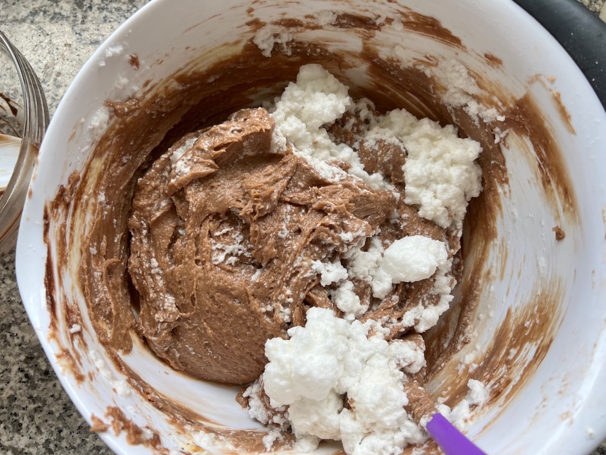 Best Brazilian Cake ~ Bolo de Brigadeiro! - Easy Brazilian Food