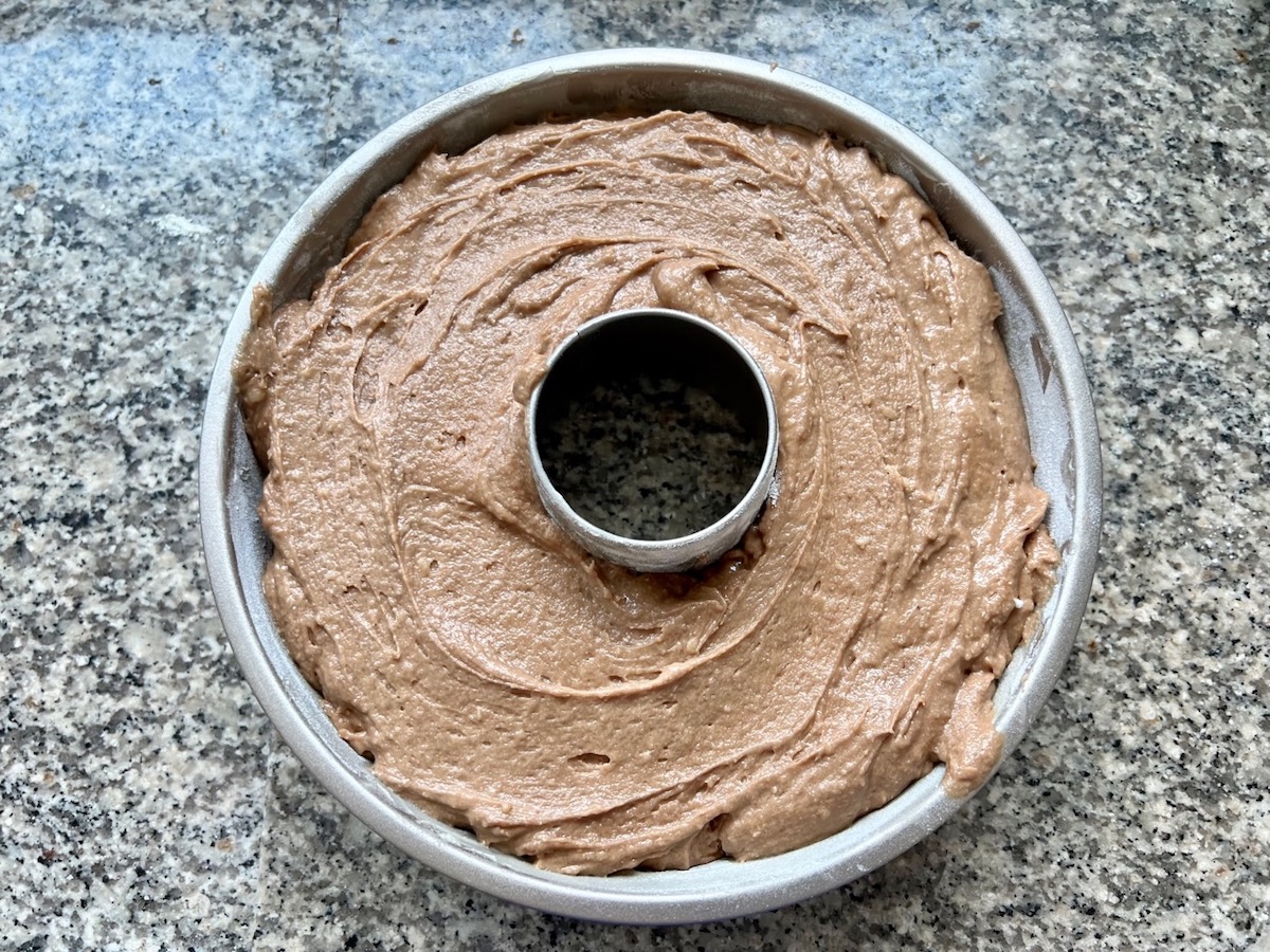 Best Brazilian Cake ~ Bolo de Brigadeiro! - Easy Brazilian Food