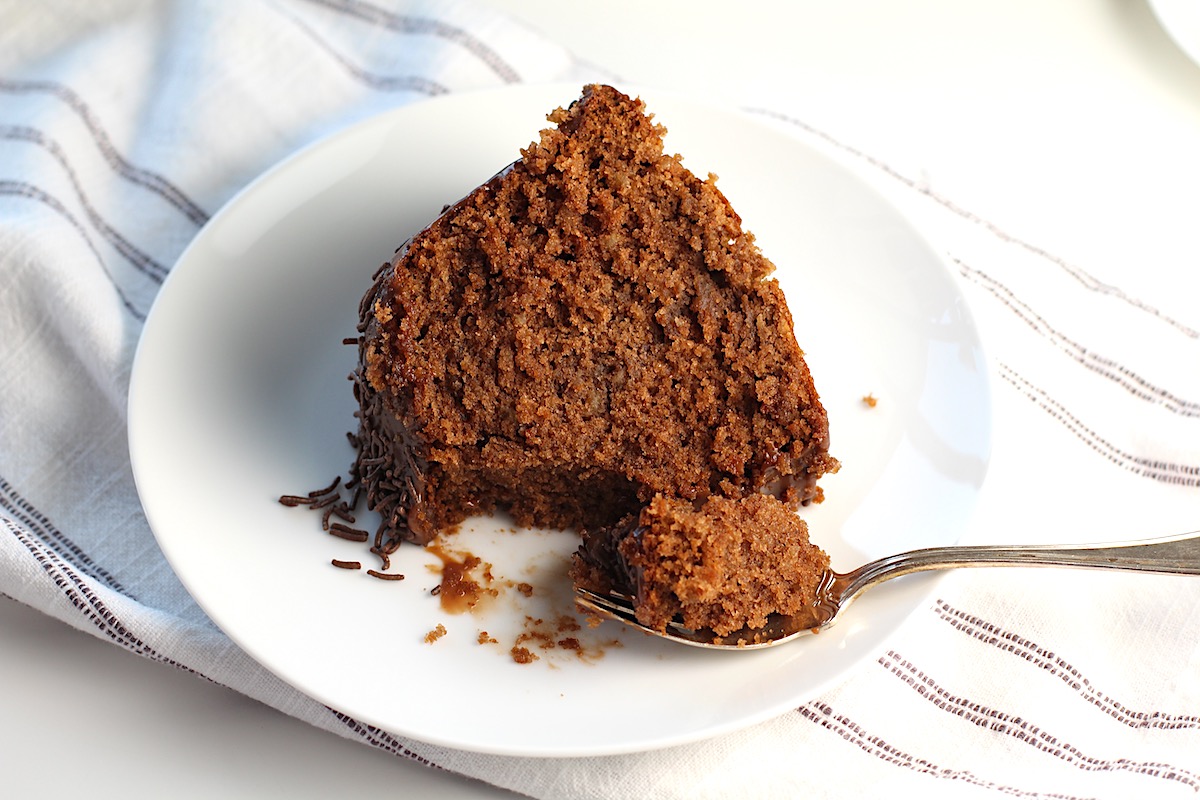 Best Brazilian Cake ~ Bolo de Brigadeiro! - Easy Brazilian Food